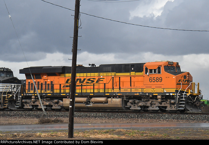 BNSF 6589